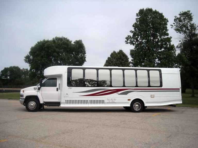 Limo Coach Rentals | Lamers Bus Lines, Inc.